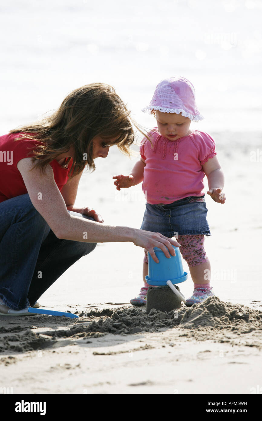 Red hair little girl beach hi-res stock photography and images - Alamy