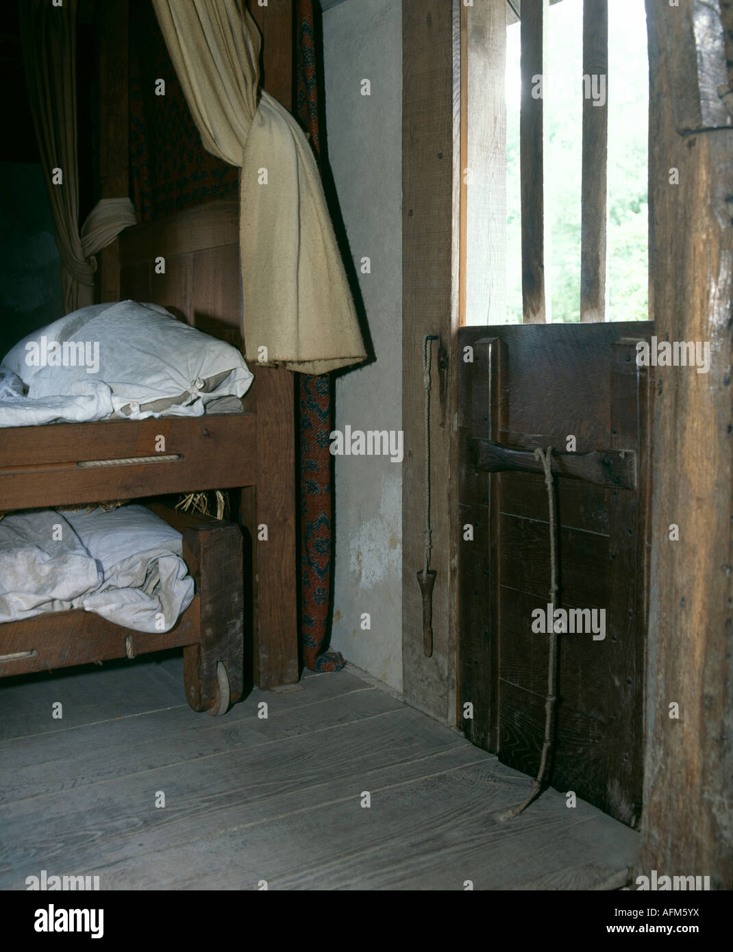 Pull out bed hi-res stock photography and images - Alamy