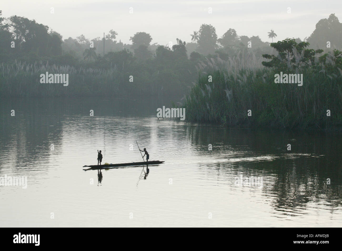 Papua new guinea sepik river canoe hi-res stock photography and images ...