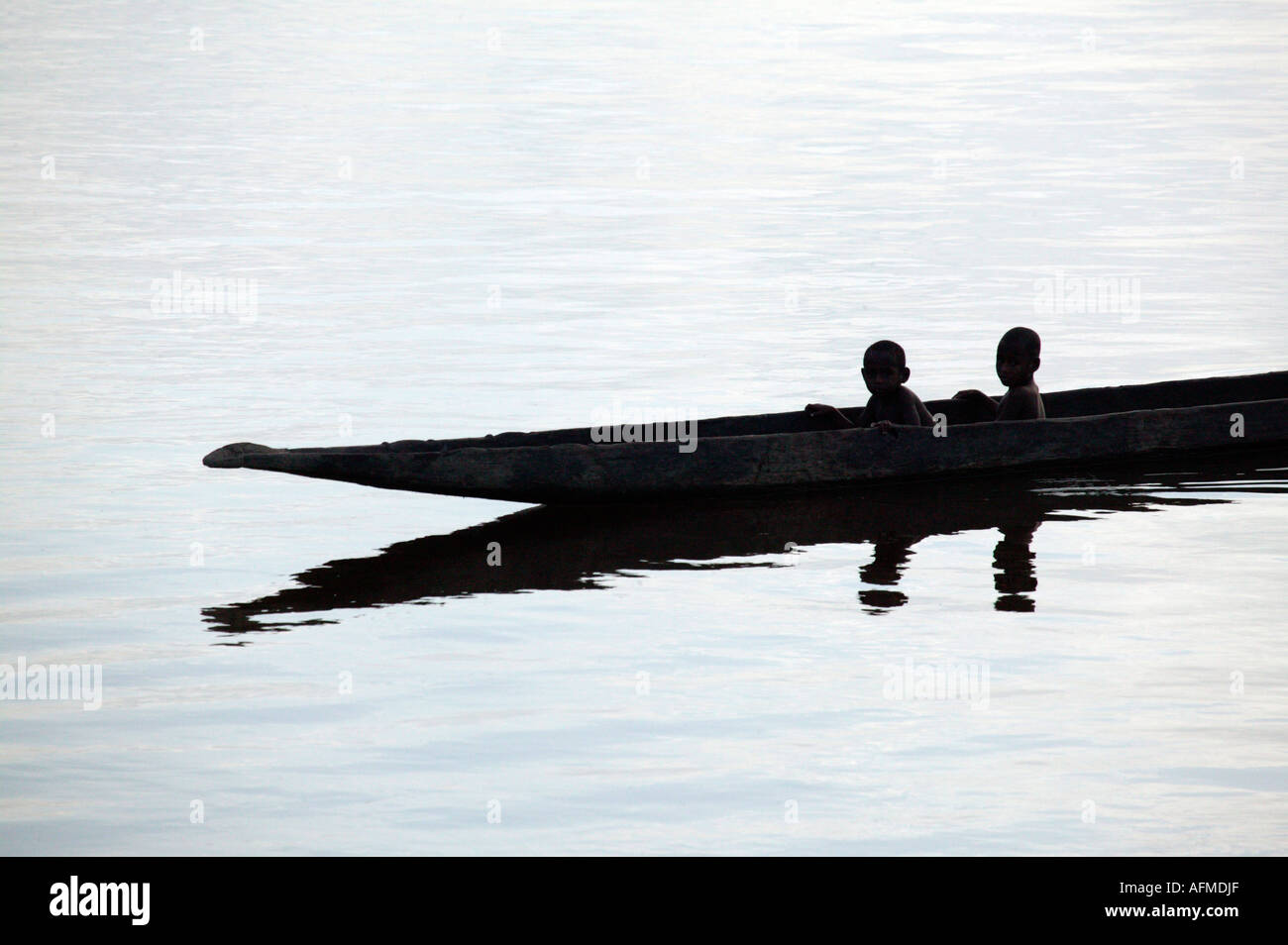 Papua new guinea sepik river canoe hi-res stock photography and images ...