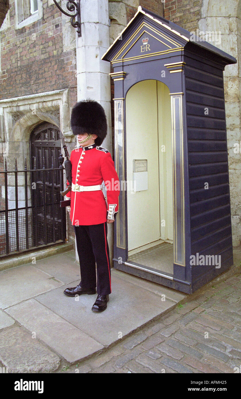 Grenadier guard hi-res stock photography and images - Alamy