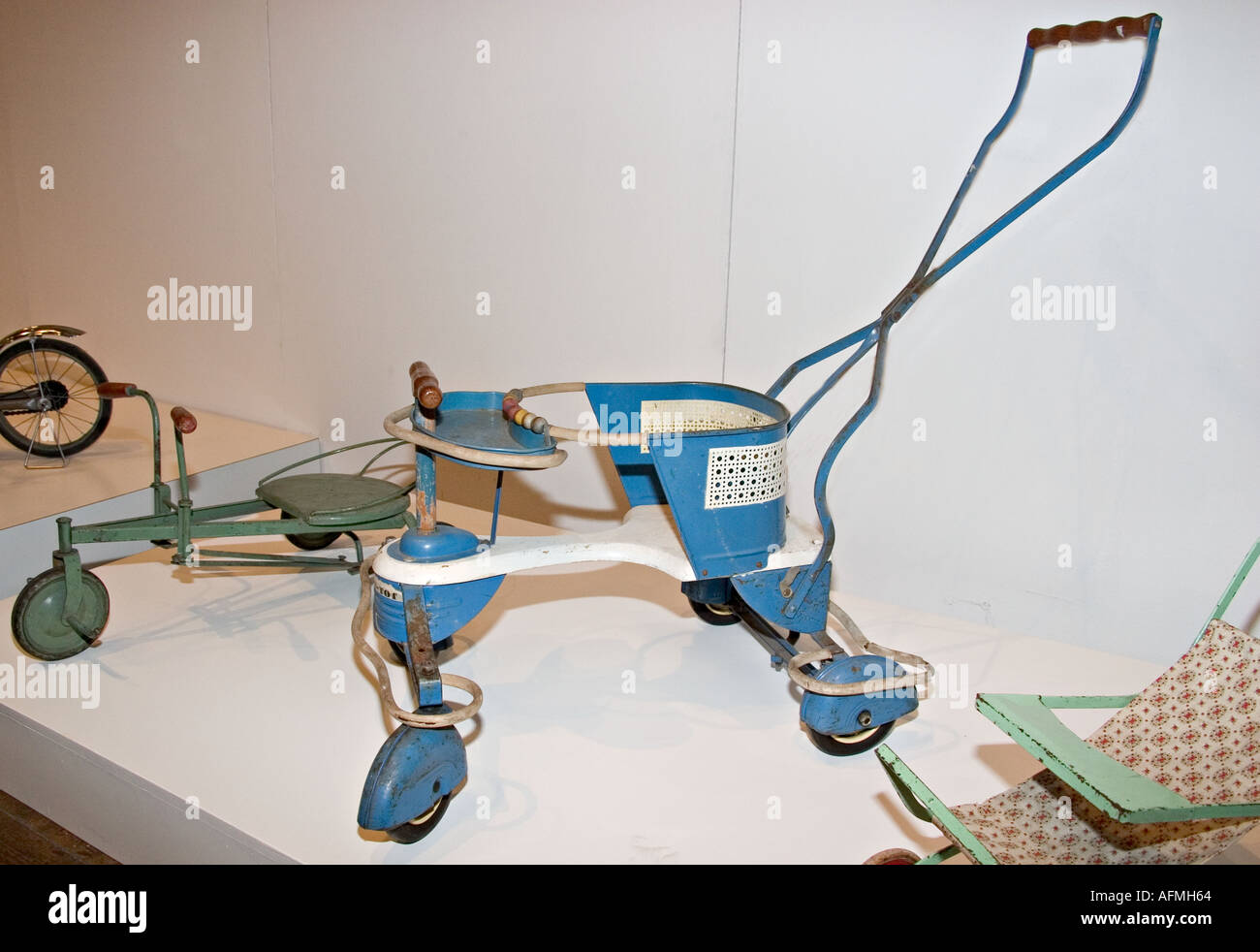 old perambulator for children Stock Photo - Alamy