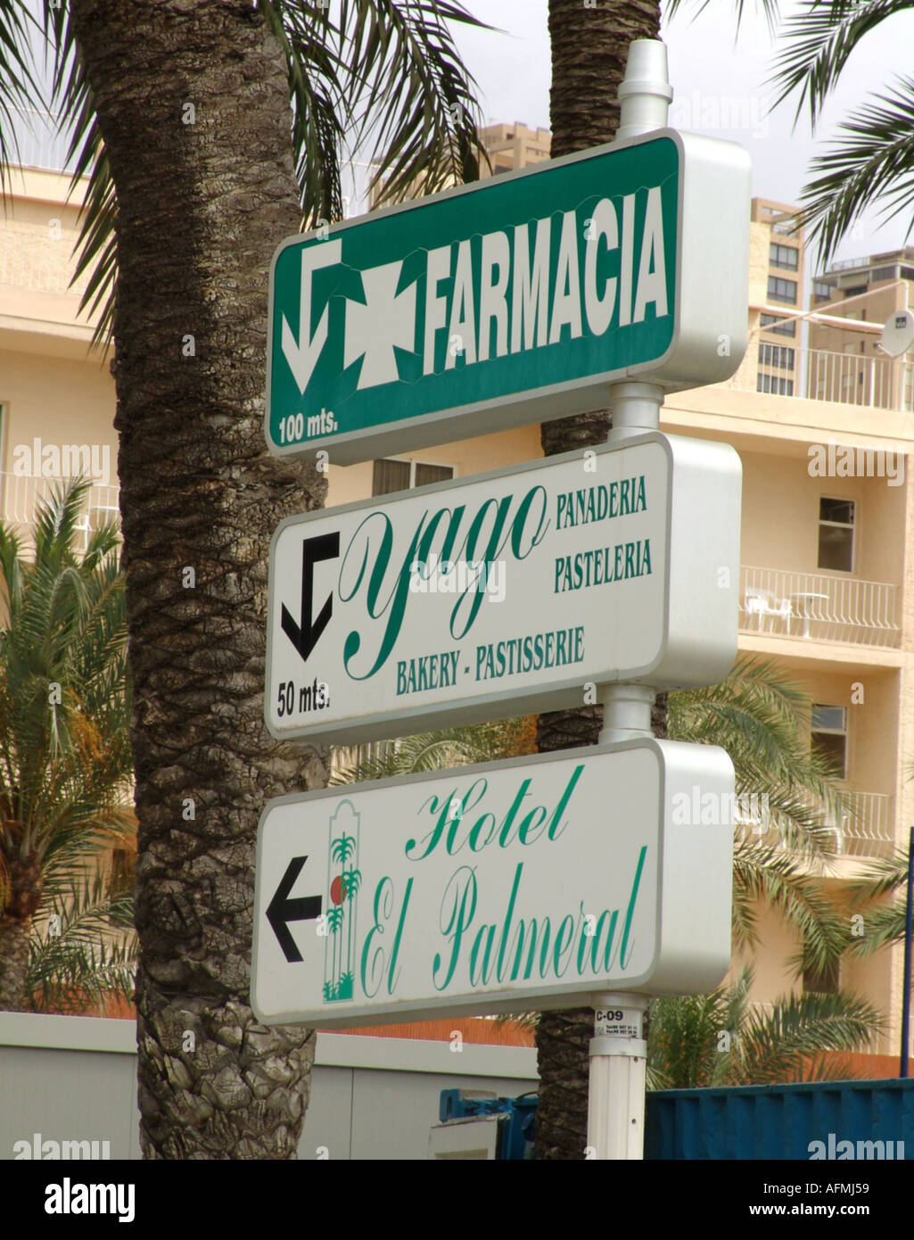 English road sign spain hi-res stock photography and images - Alamy