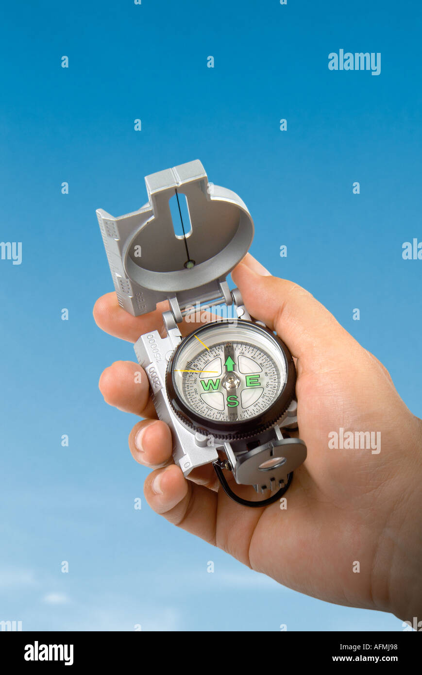 compass in a hand Hand mit Kompass Lunette Stock Photo - Alamy