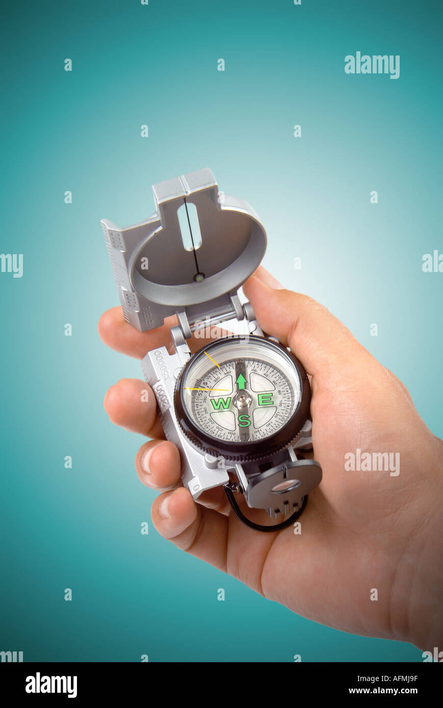 compass in a hand Hand mit Kompass Lunette Stock Photo - Alamy