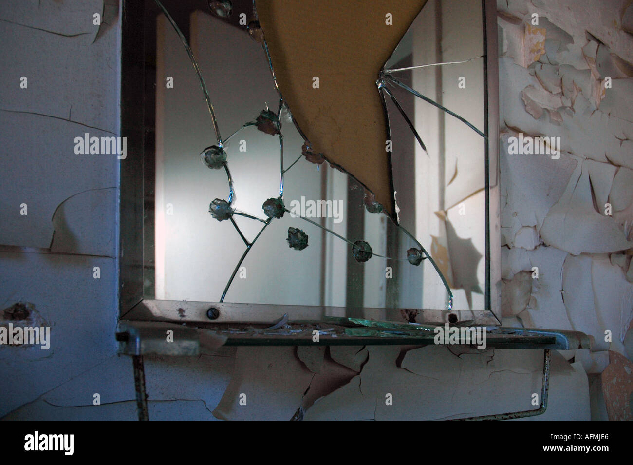 Shattered mirror, Virginia USA Stock Photo - Alamy