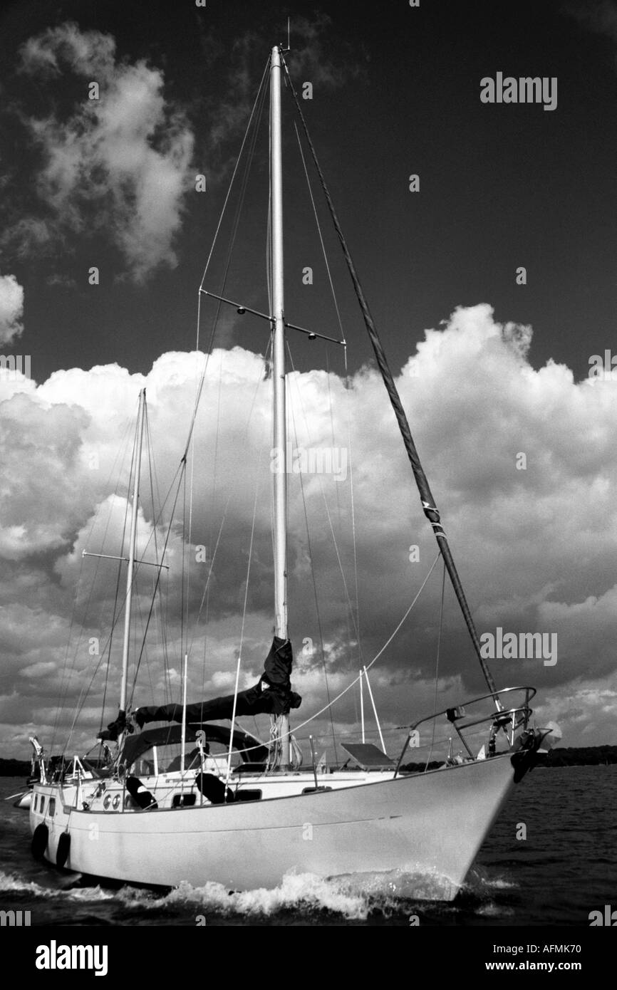 Dramatic photo of a boat approaching the camera Stock Photo - Alamy