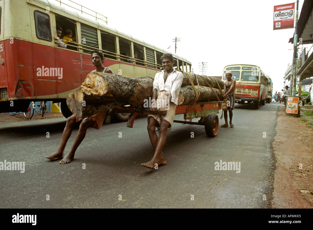 Overloaded Cart Stock Photos & Overloaded Cart Stock Images - Alamy