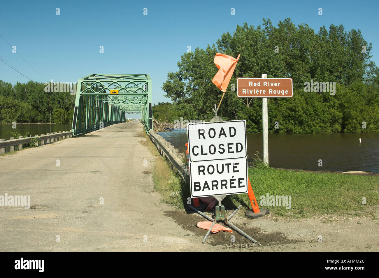 Road closed sign at a bridge over the Red River in the flood of 2005 in ...