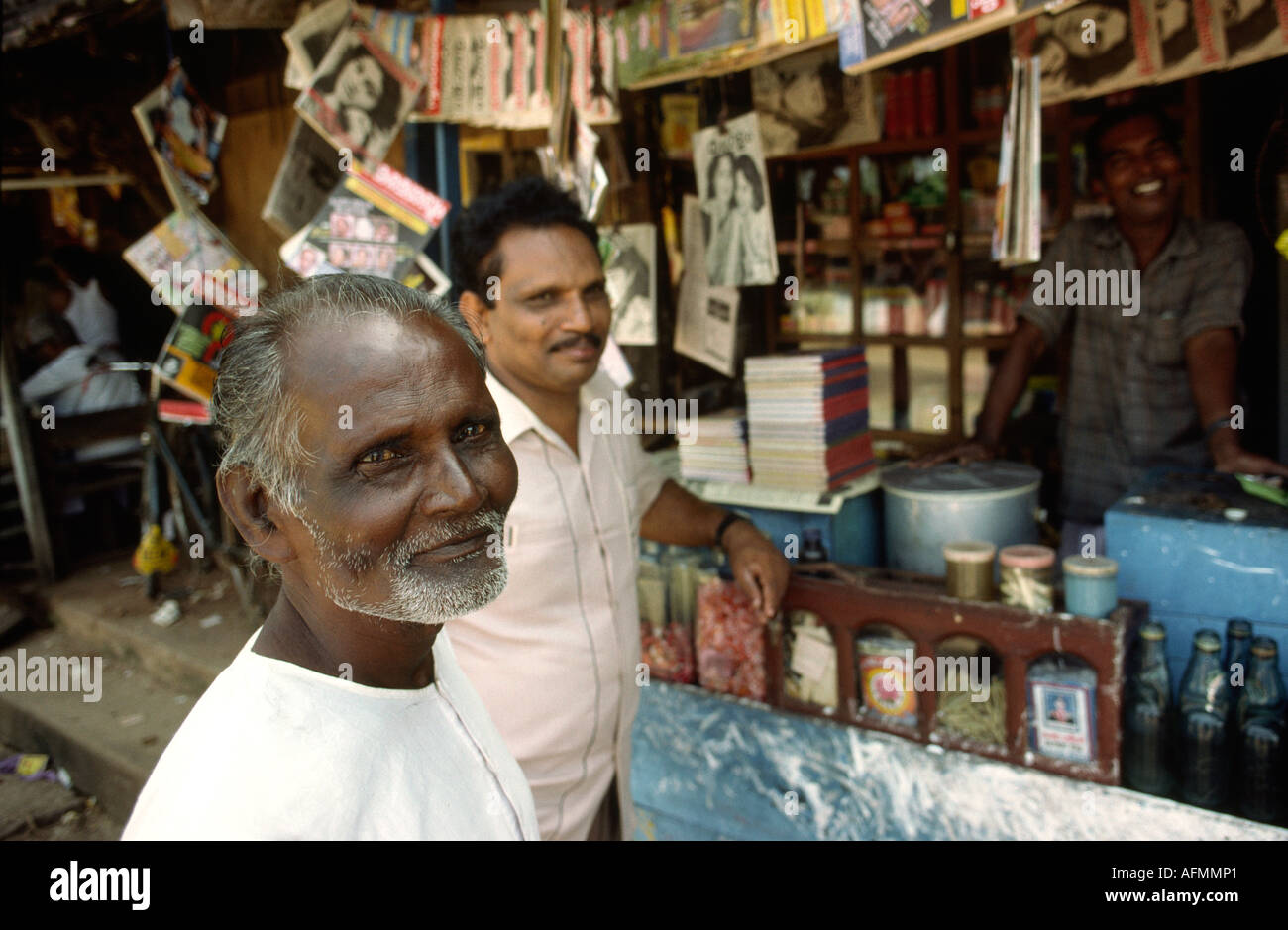 India Kerala Alleppey men at pan stall Stock Photo - Alamy