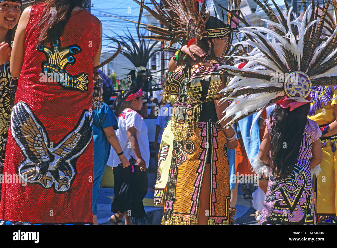 Aztec costumes hi-res stock photography and images - Alamy