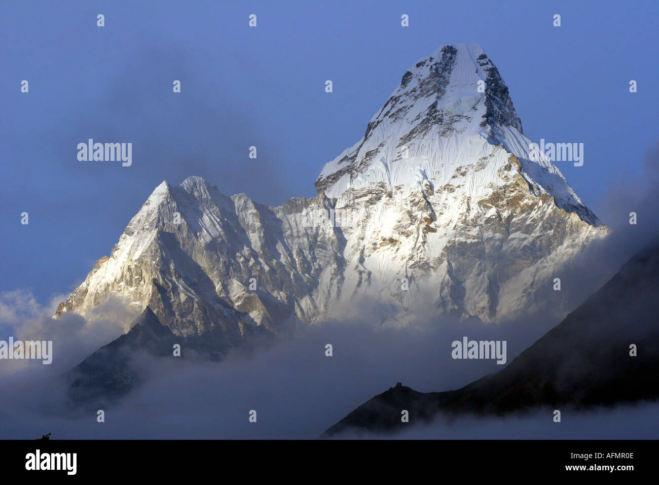 Ama dablam tengboche sunset hi-res stock photography and images - Alamy