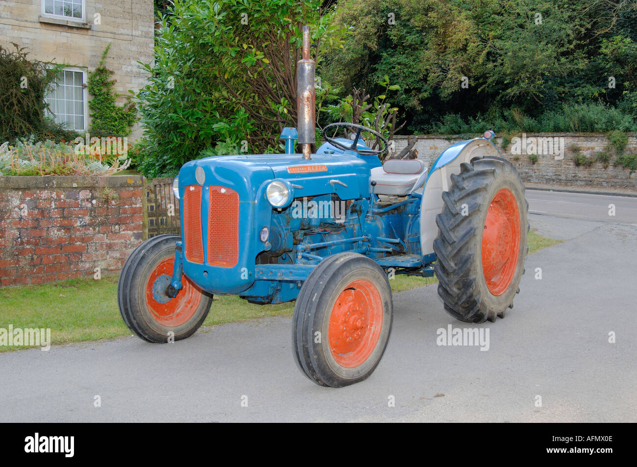 Fordson Dexter vintage tractor Stock Photo - Alamy