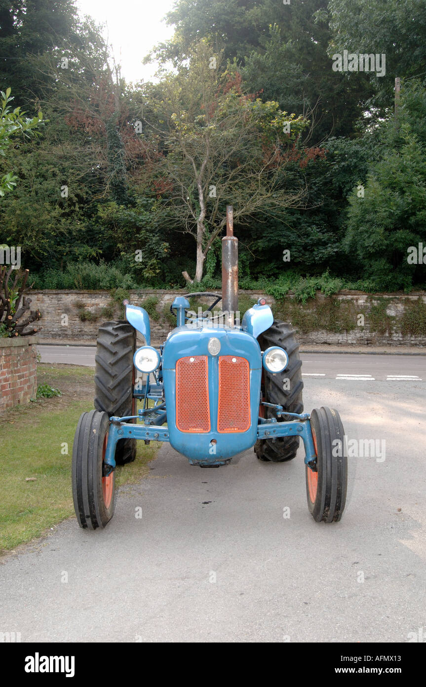 Fordson Dexter vintage tractor Stock Photo - Alamy
