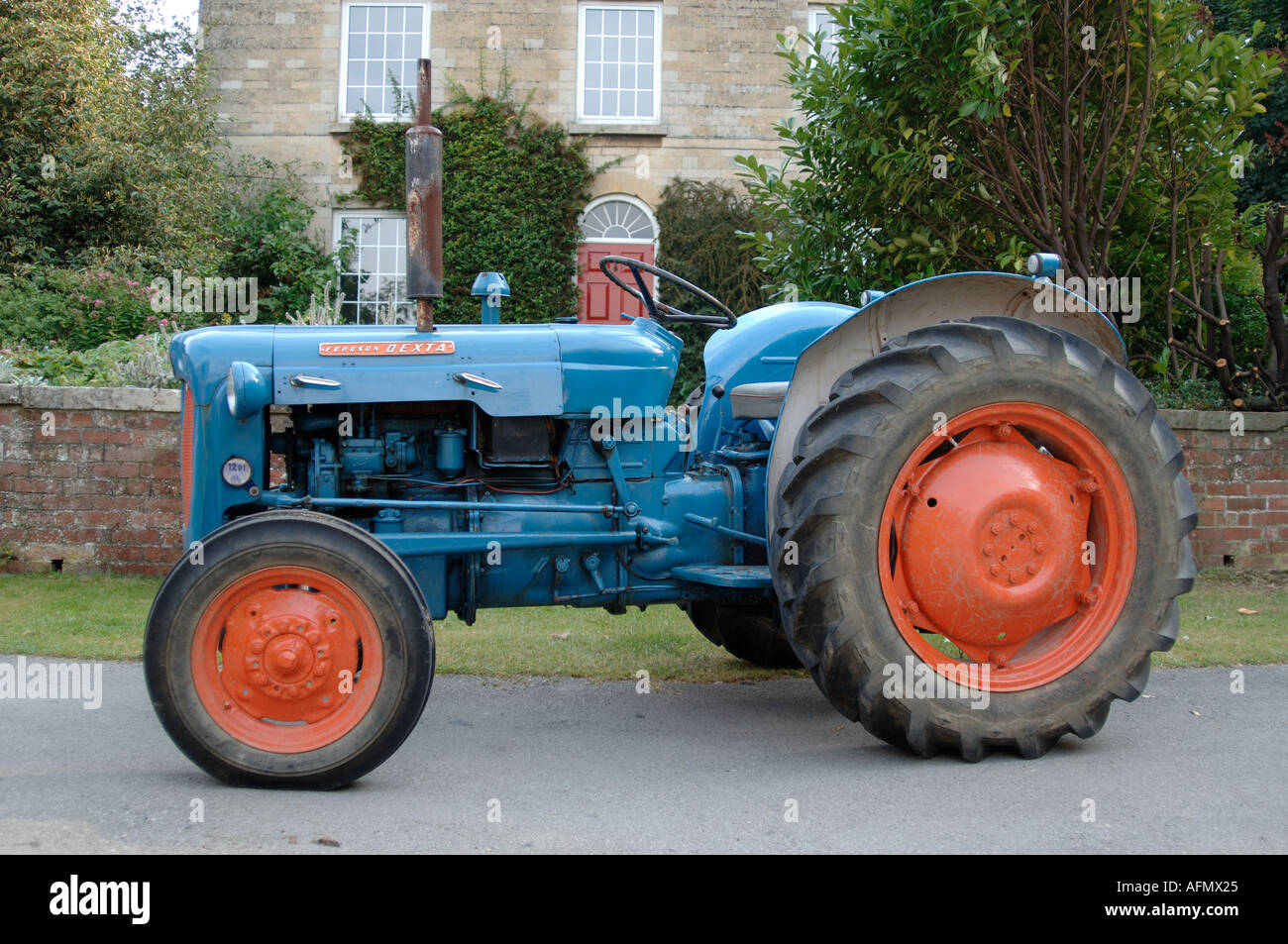 Fordson Dexter vintage tractor Stock Photo - Alamy