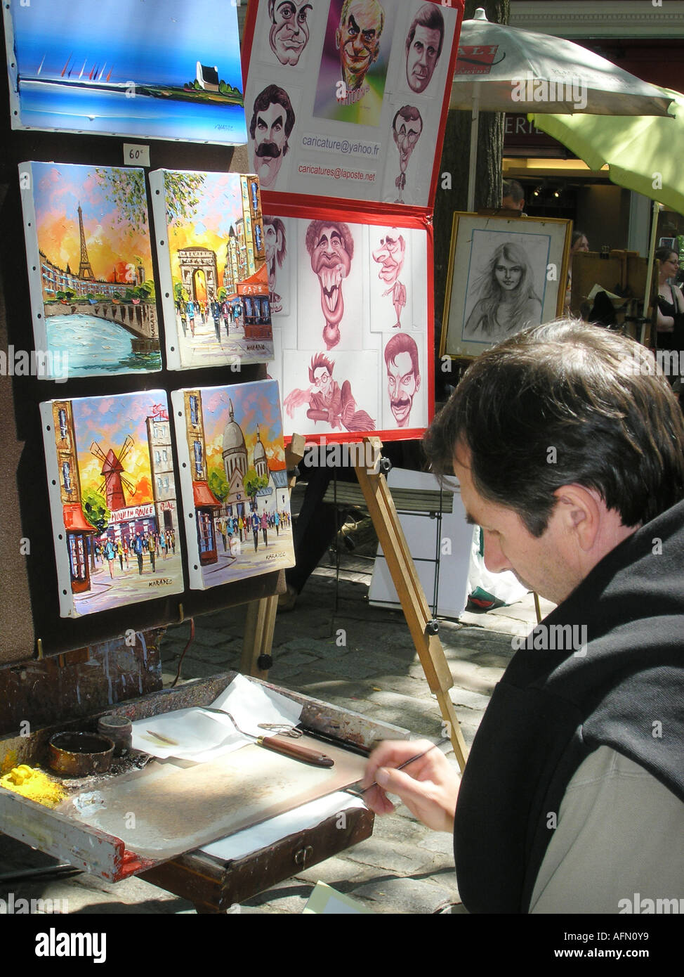 Mass produced paintings hi-res stock photography and images - Alamy