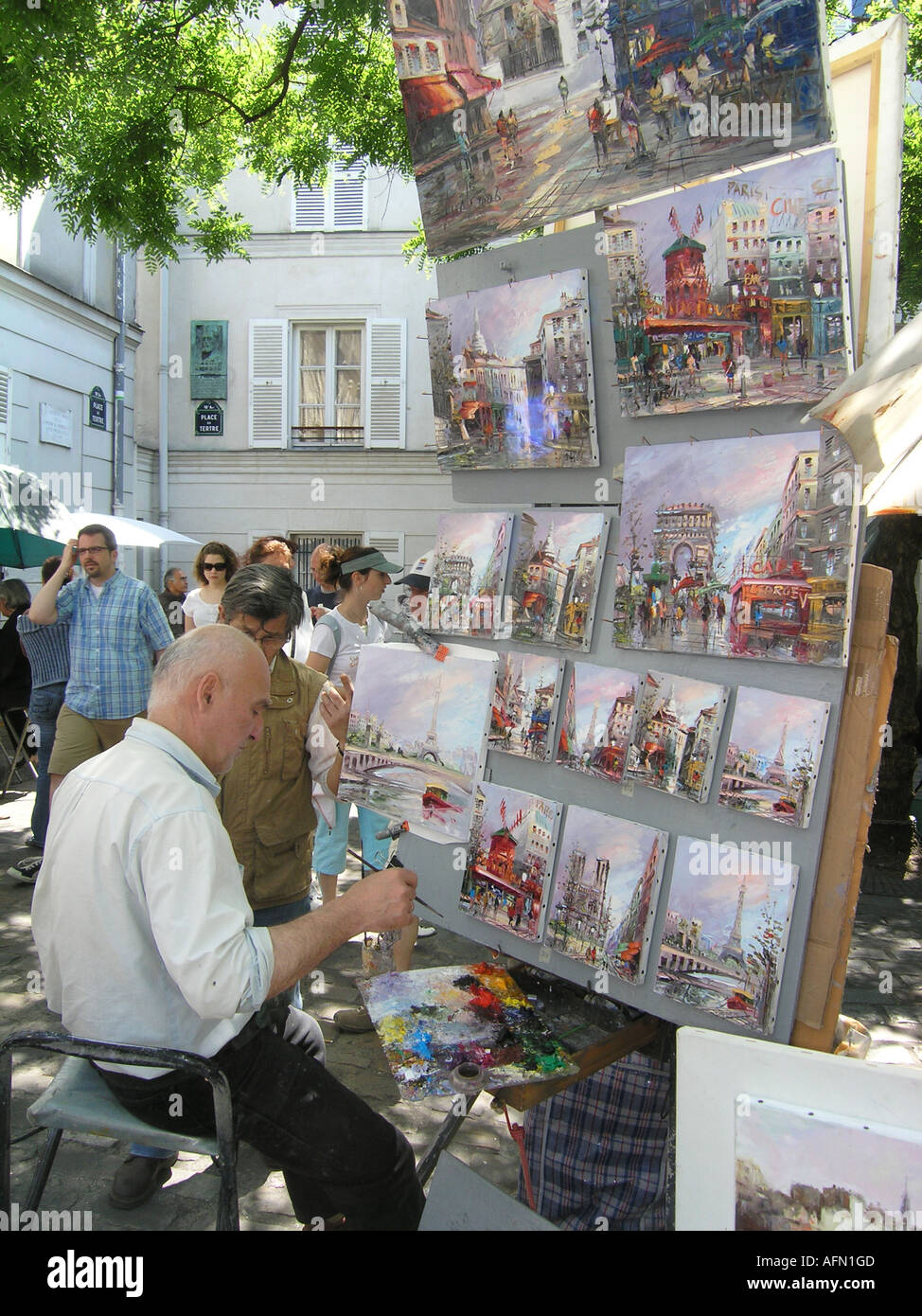 Mass produced paintings hi-res stock photography and images - Alamy
