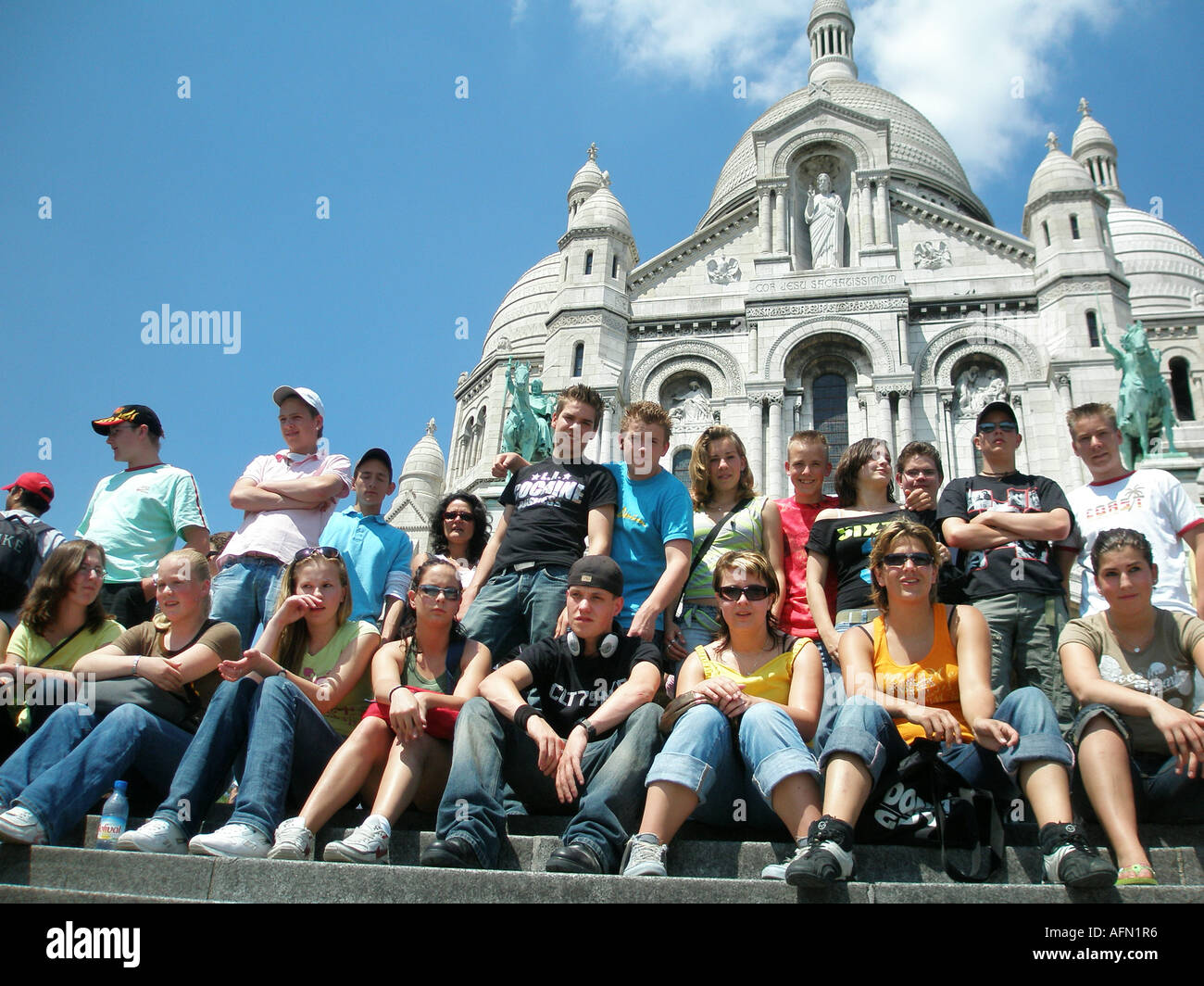 French female students paris hi-res stock photography and images - Alamy