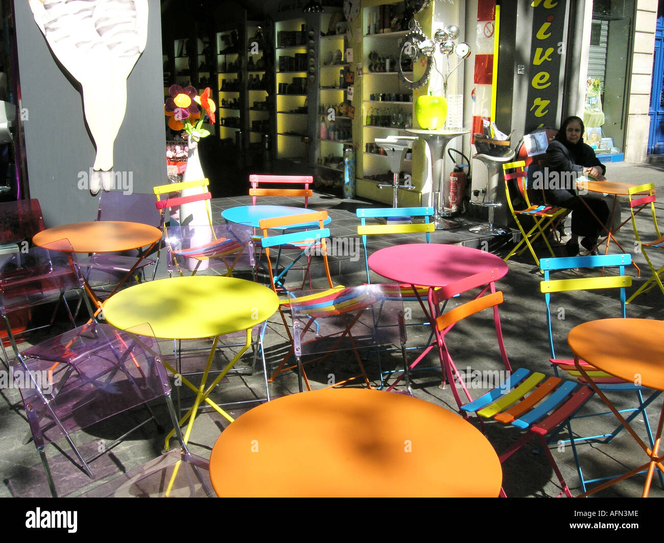 Roadside tables hi-res stock photography and images - Alamy