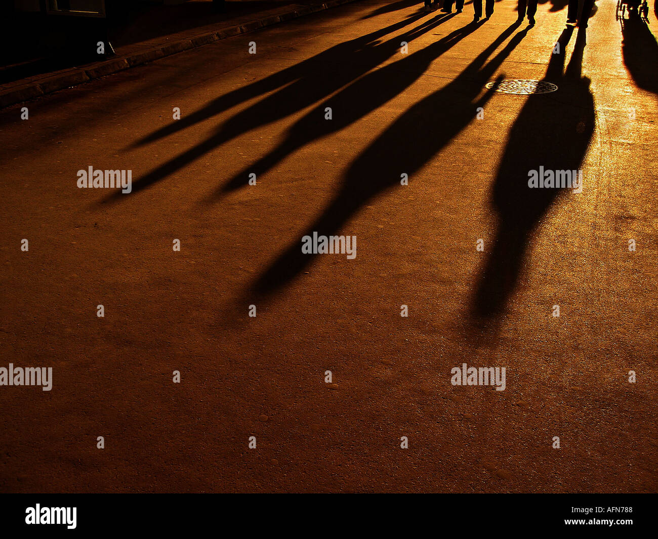 people on the street shadow late afternoon Stock Photo - Alamy