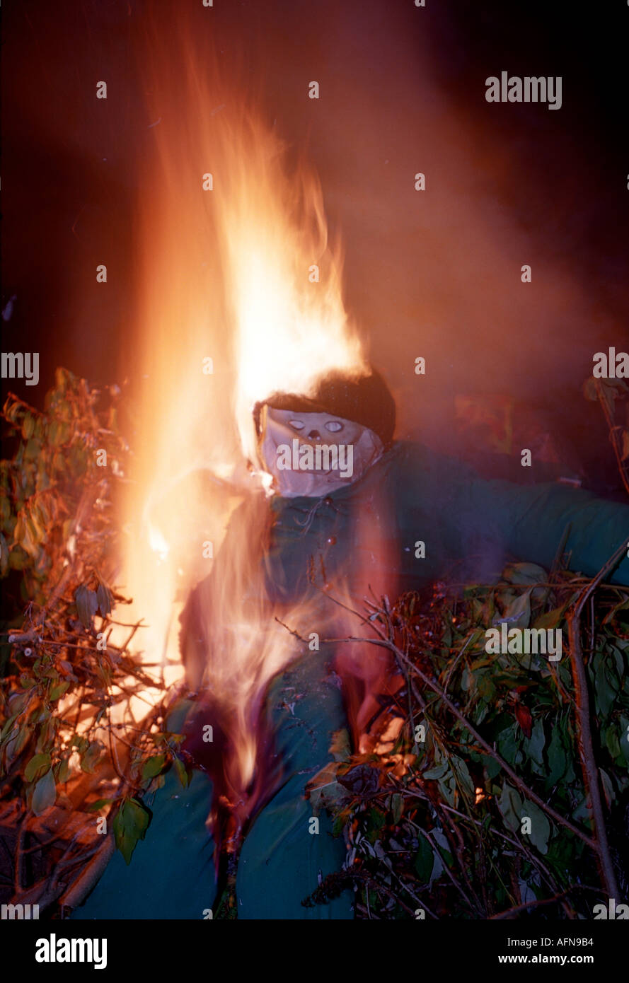 Guy fawkes bonfire effigy hi-res stock photography and images - Alamy