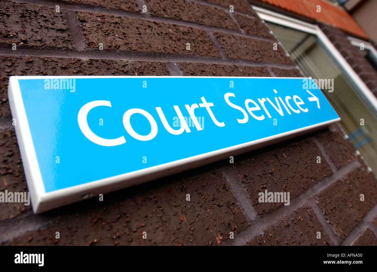 Court Service sign Stock Photo - Alamy