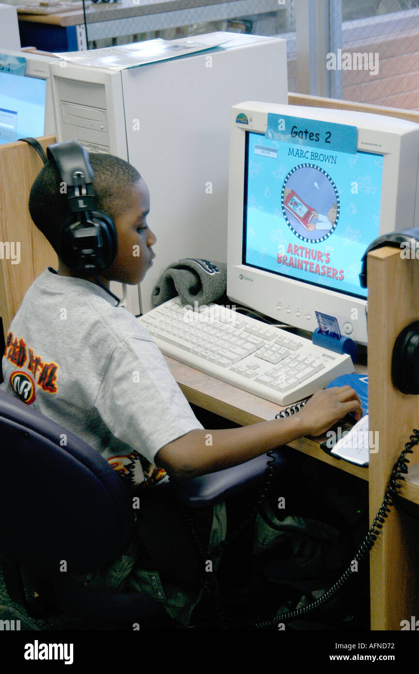 Tutoring black children hi-res stock photography and images - Alamy