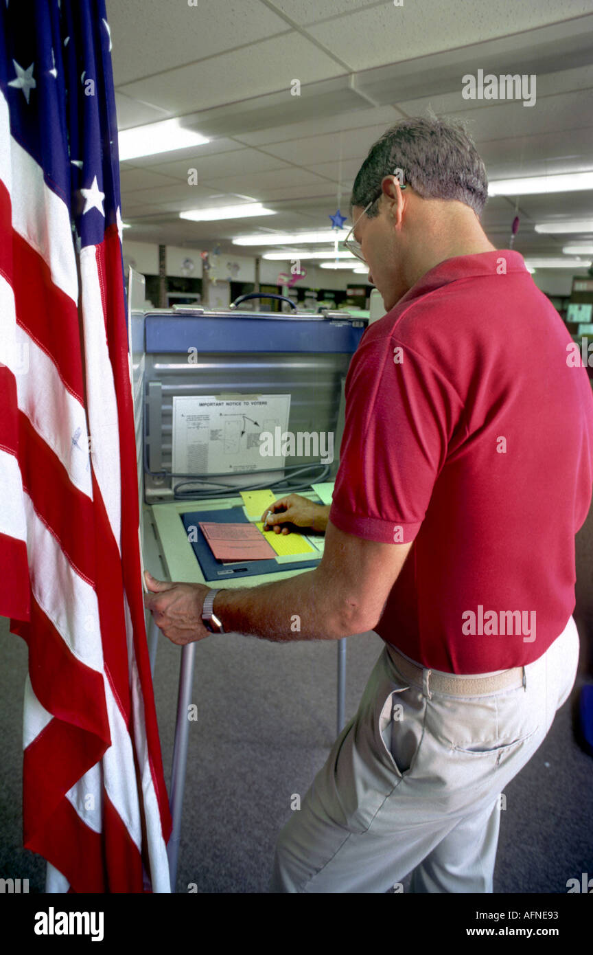 Voting booth hi-res stock photography and images - Alamy