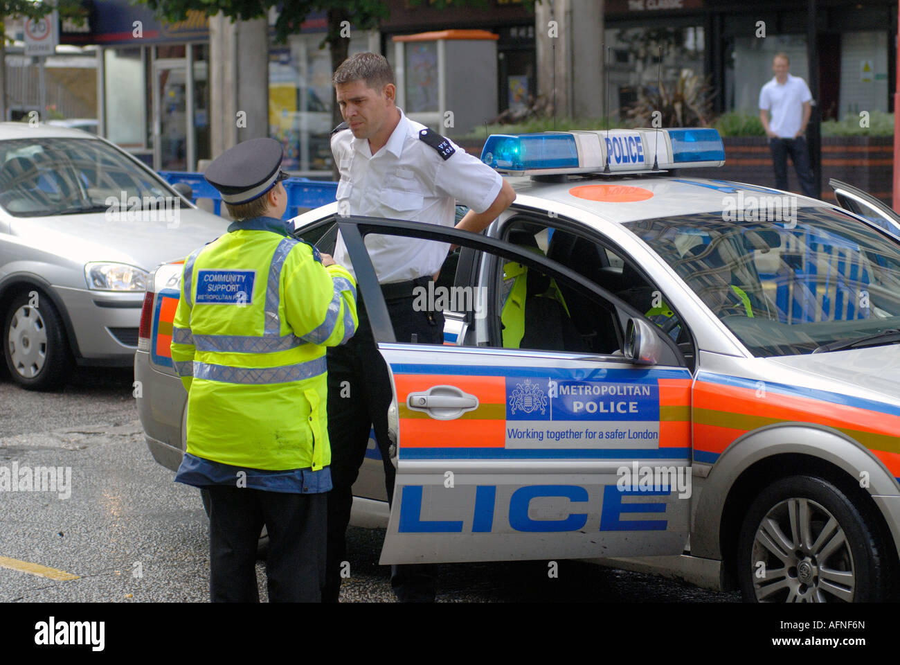 Metropolitan police community support officer hi-res stock photography ...