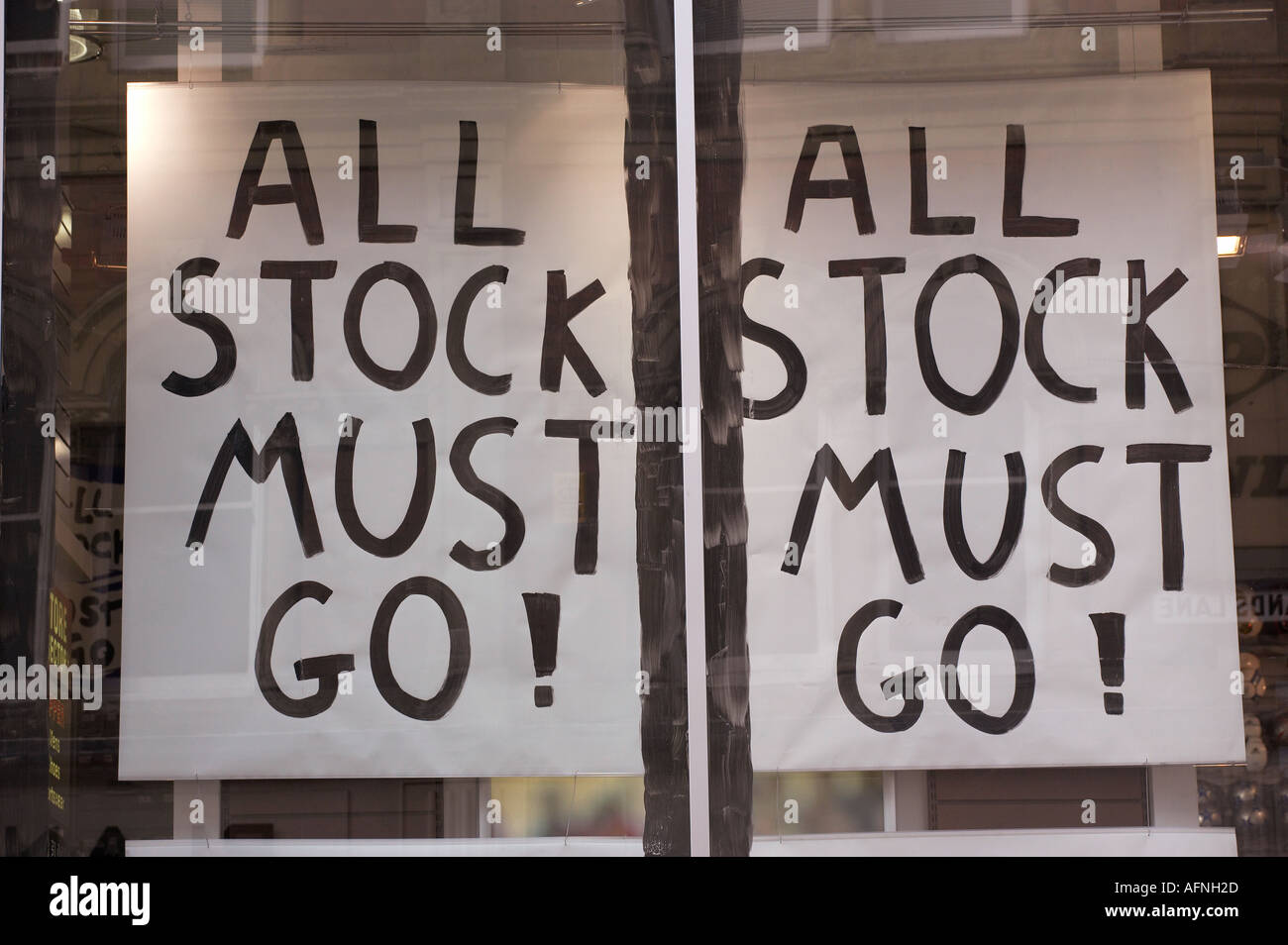 SHOP WINDOW SIGN ALL STOCK MUST GO Stock Photo - Alamy