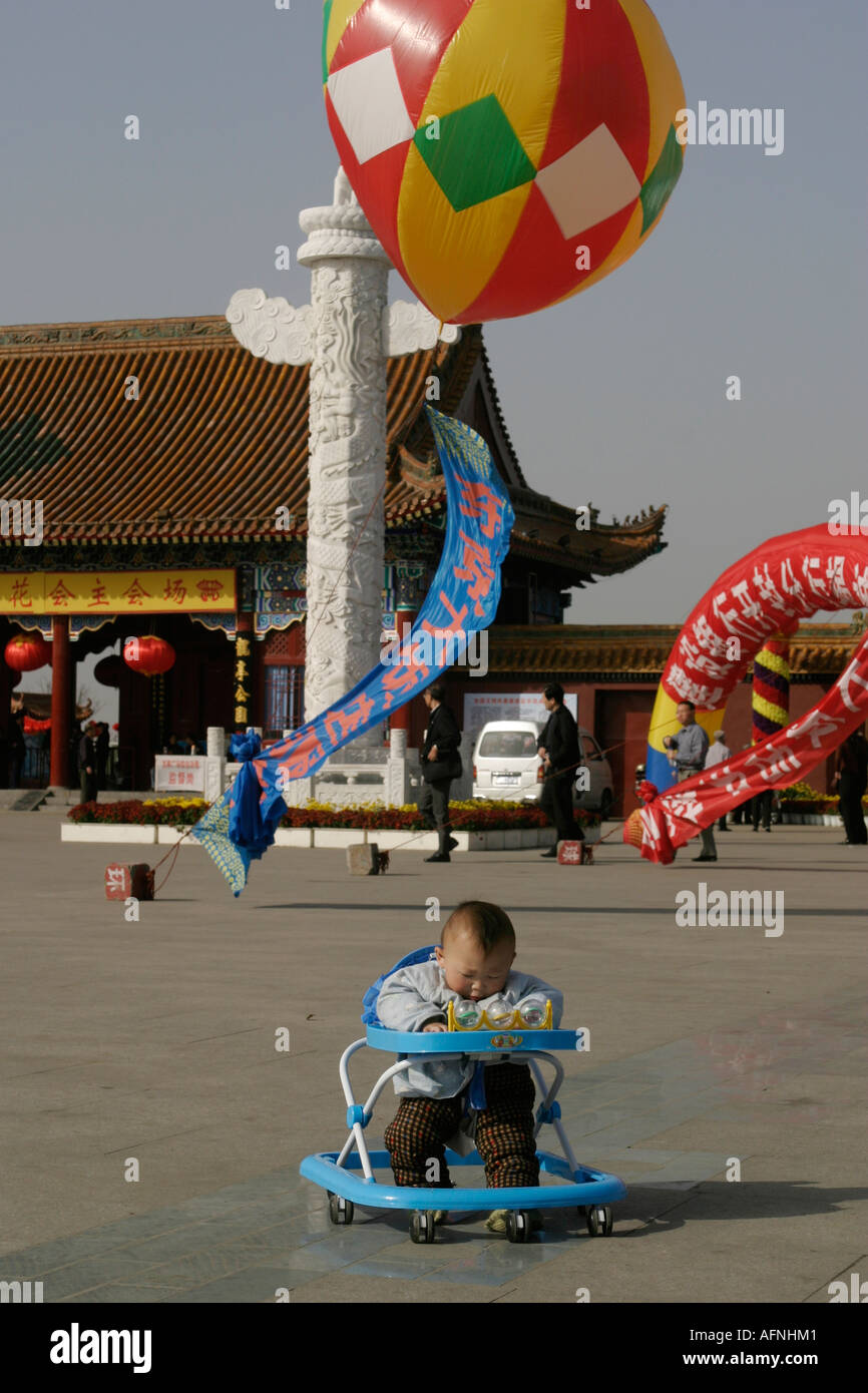 Baby in shanghai hi-res stock photography and images - Alamy