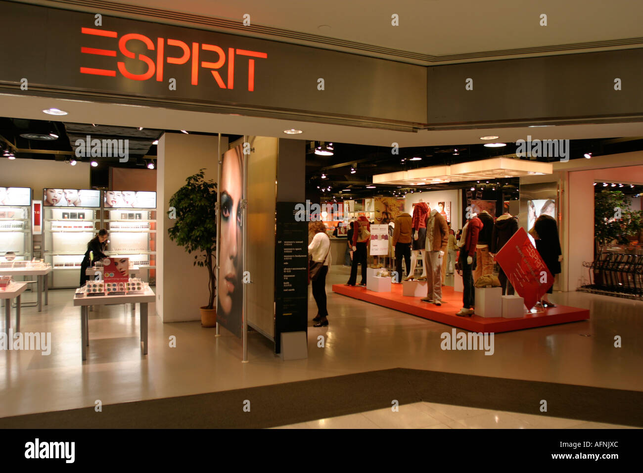 Esprit fashion hi-res stock photography and images - Alamy