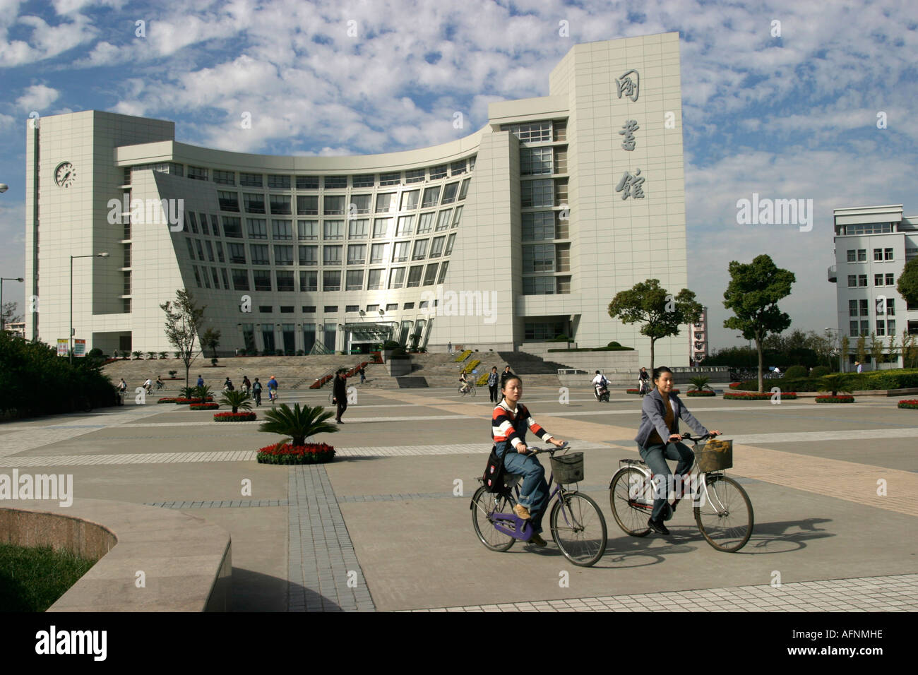 Shanghai China Shanghai University campus has just been completed ...
