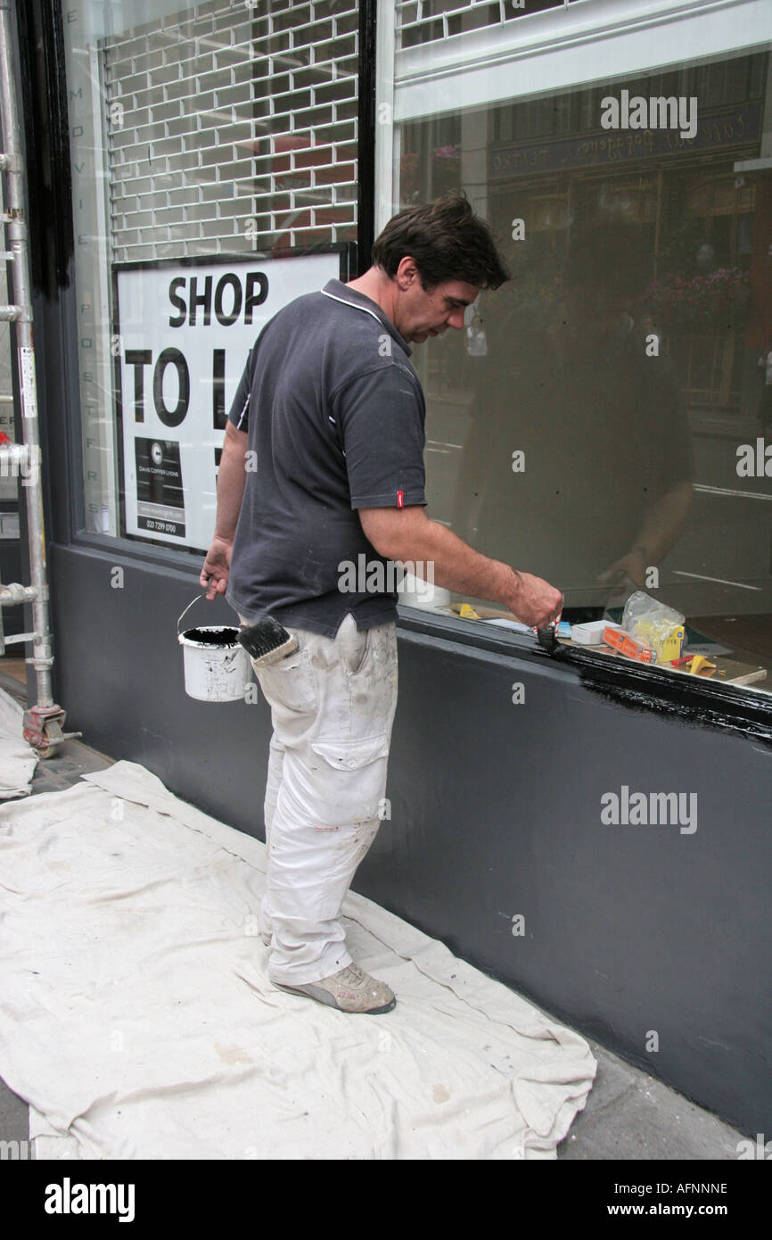 Scaffolding outside shop hi-res stock photography and images - Alamy