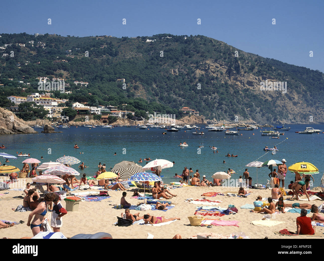 Busy beach scene hi-res stock photography and images - Alamy