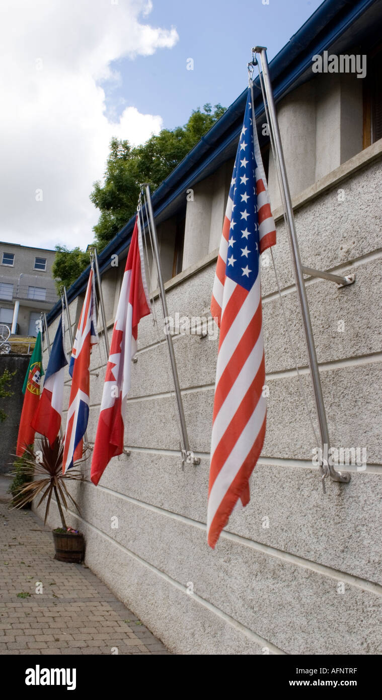 British american flags together hi-res stock photography and images - Alamy