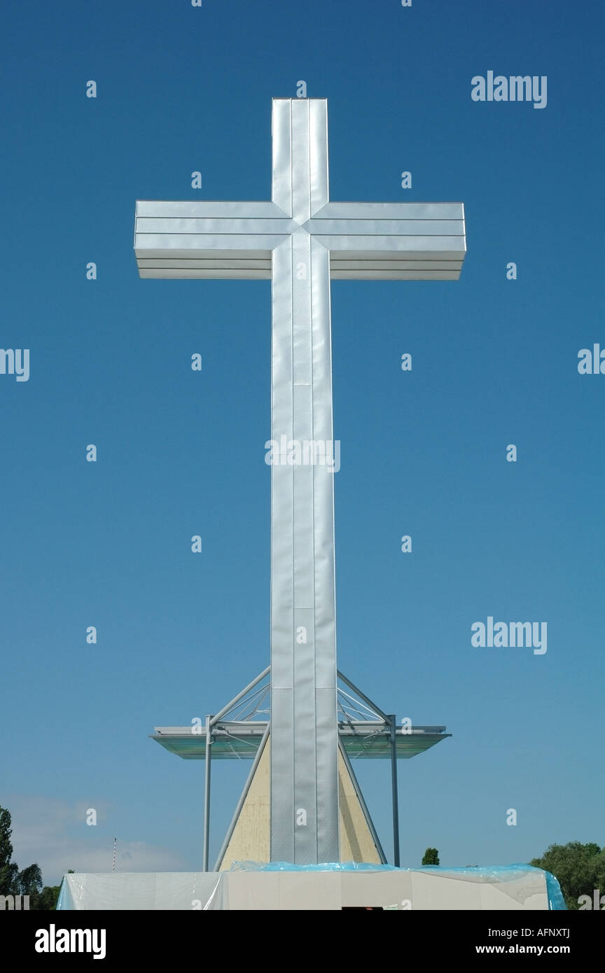 Silver altar cross hi-res stock photography and images - Alamy