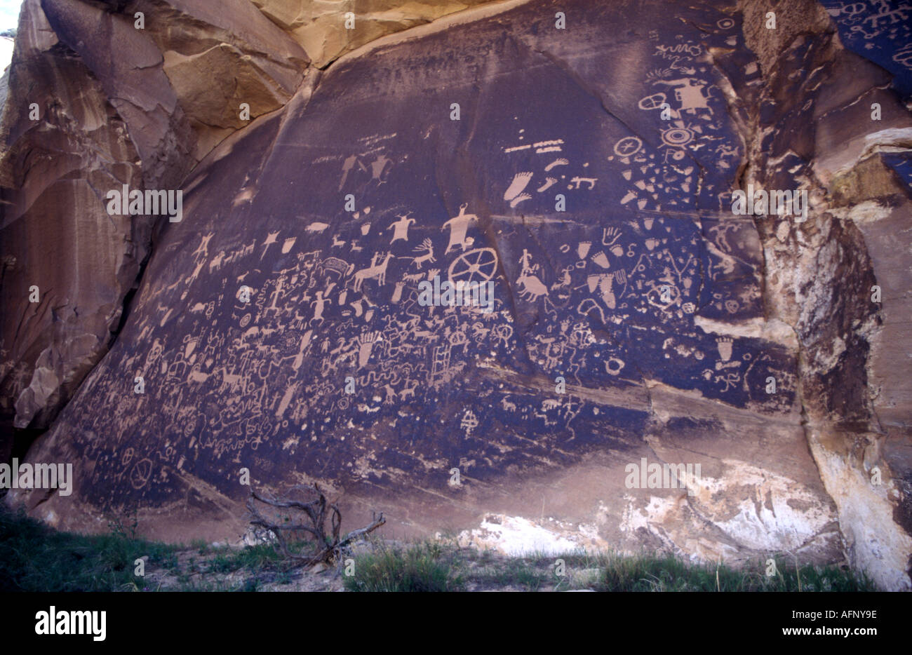 Newspaper rock hi-res stock photography and images - Alamy