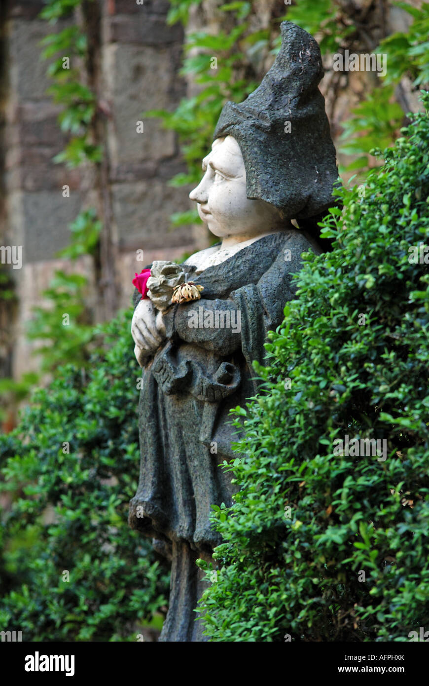 Ghost statue hi-res stock photography and images - Alamy