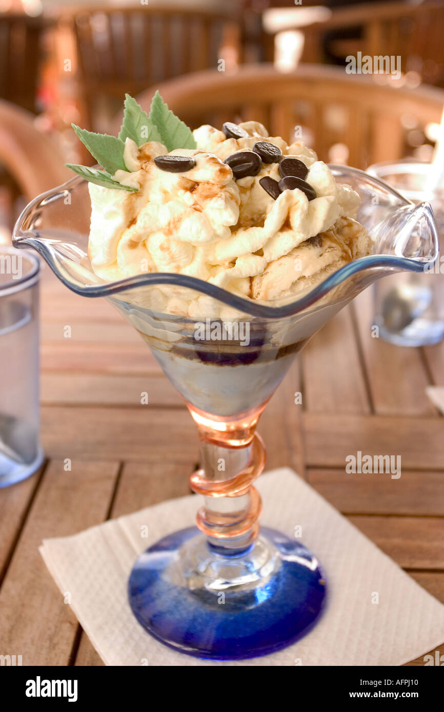 close up of ice cream sundae with coffee ice and cream Stock Photo - Alamy