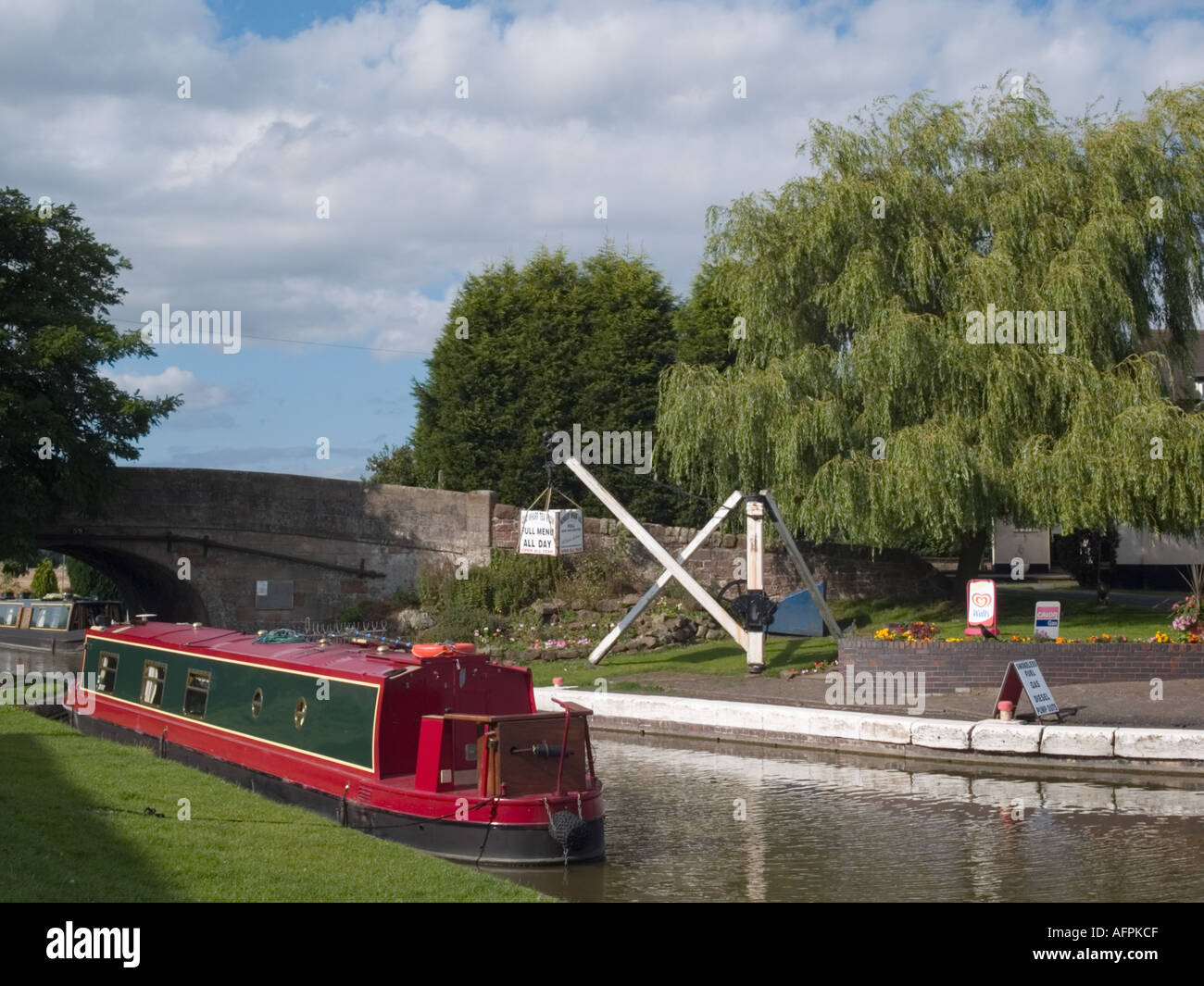Norbury junction bridge hi-res stock photography and images - Alamy