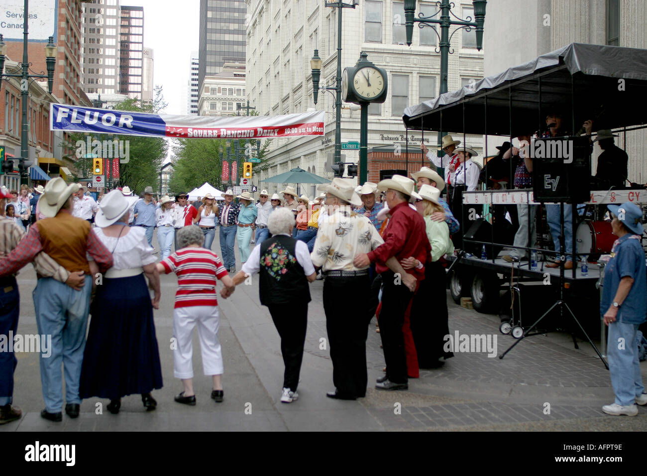 Rhythm arrange hi-res stock photography and images - Alamy