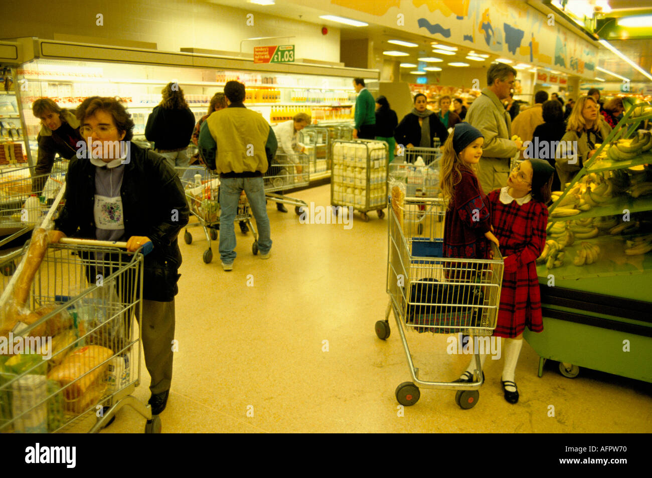 Supermarket aisles child hi-res stock photography and images - Alamy