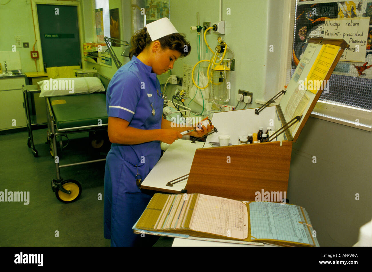 Night nurse hospital ward britain hi-res stock photography and images ...