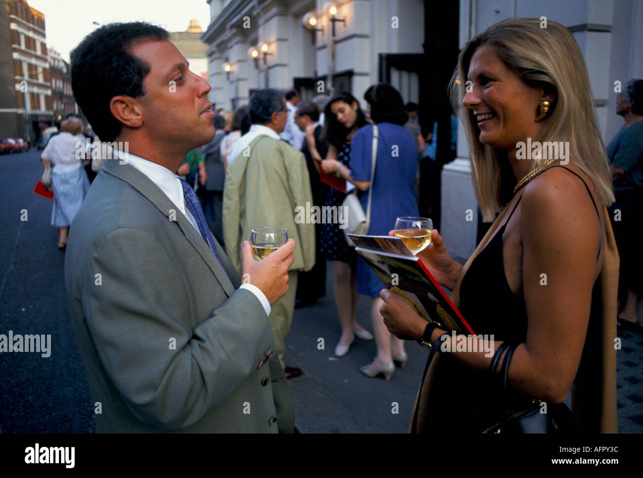 Royal Opera House Covent Garden Opera Goers London. West End theatre ...