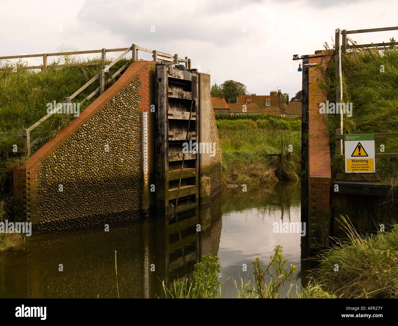 Cley tidal flood gate hi-res stock photography and images - Alamy