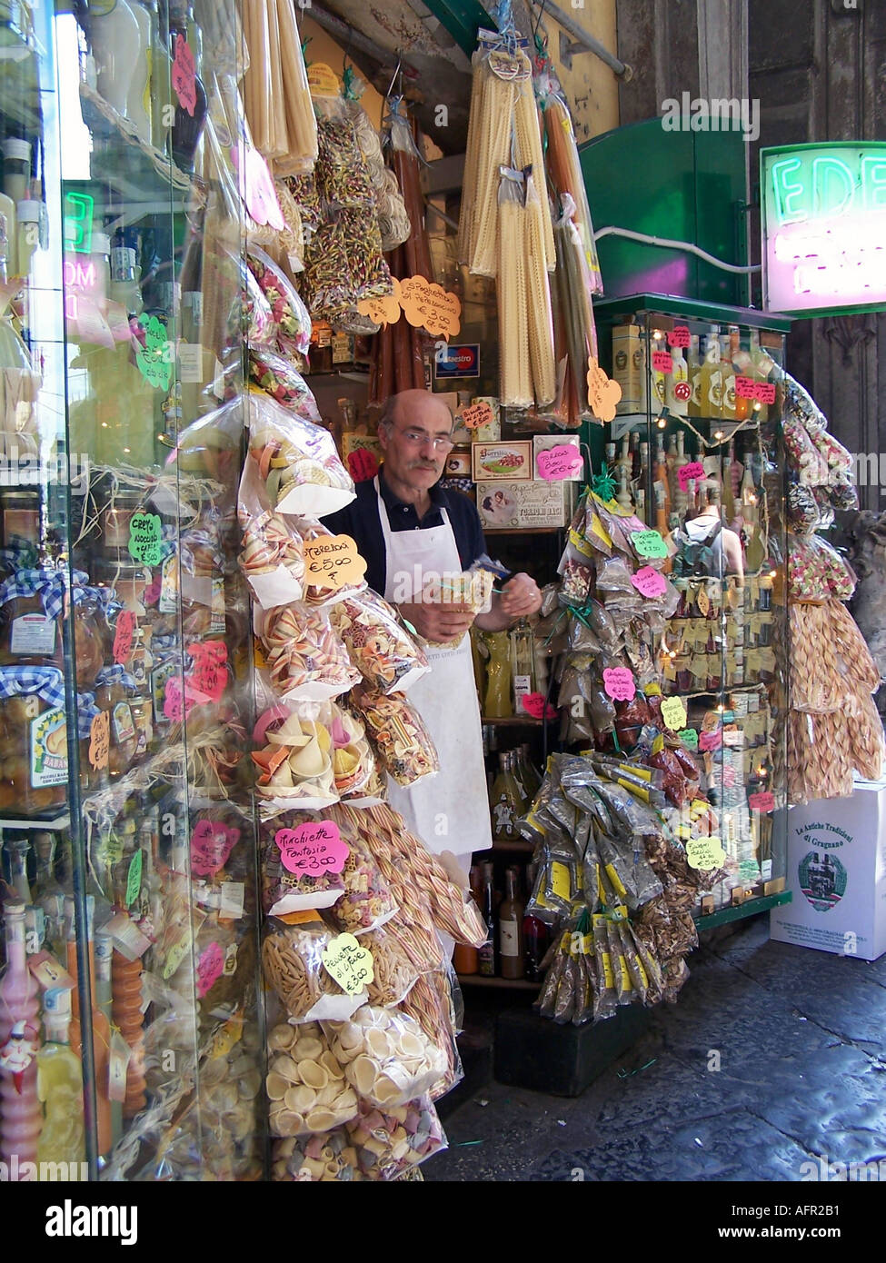 Pasta stall naples italy hi-res stock photography and images - Alamy