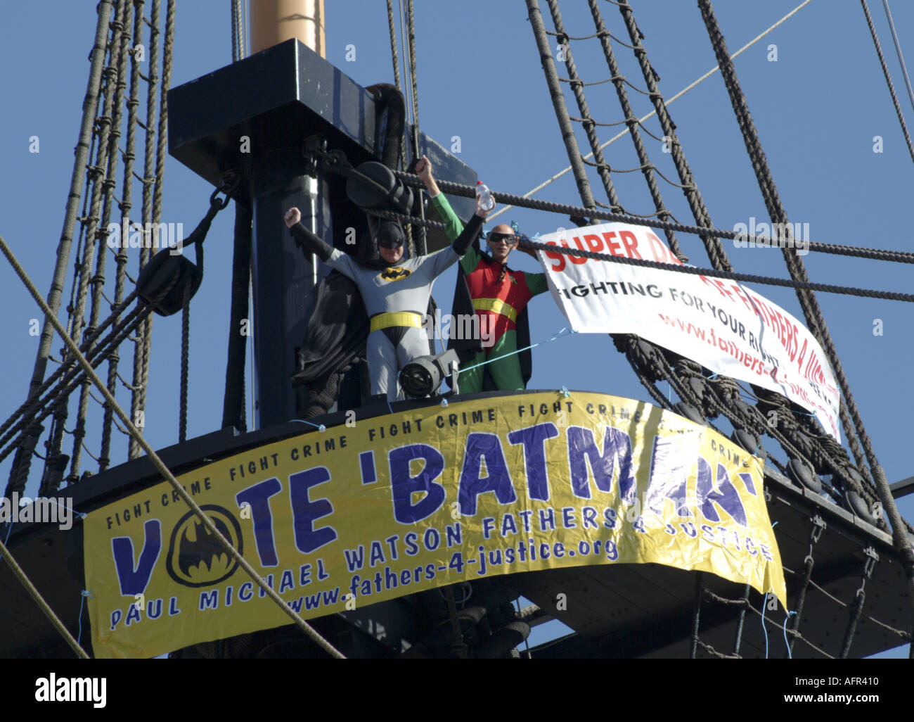 Fathers 4 Justice members Jason Hatch and Dave Pyle protesting in ...