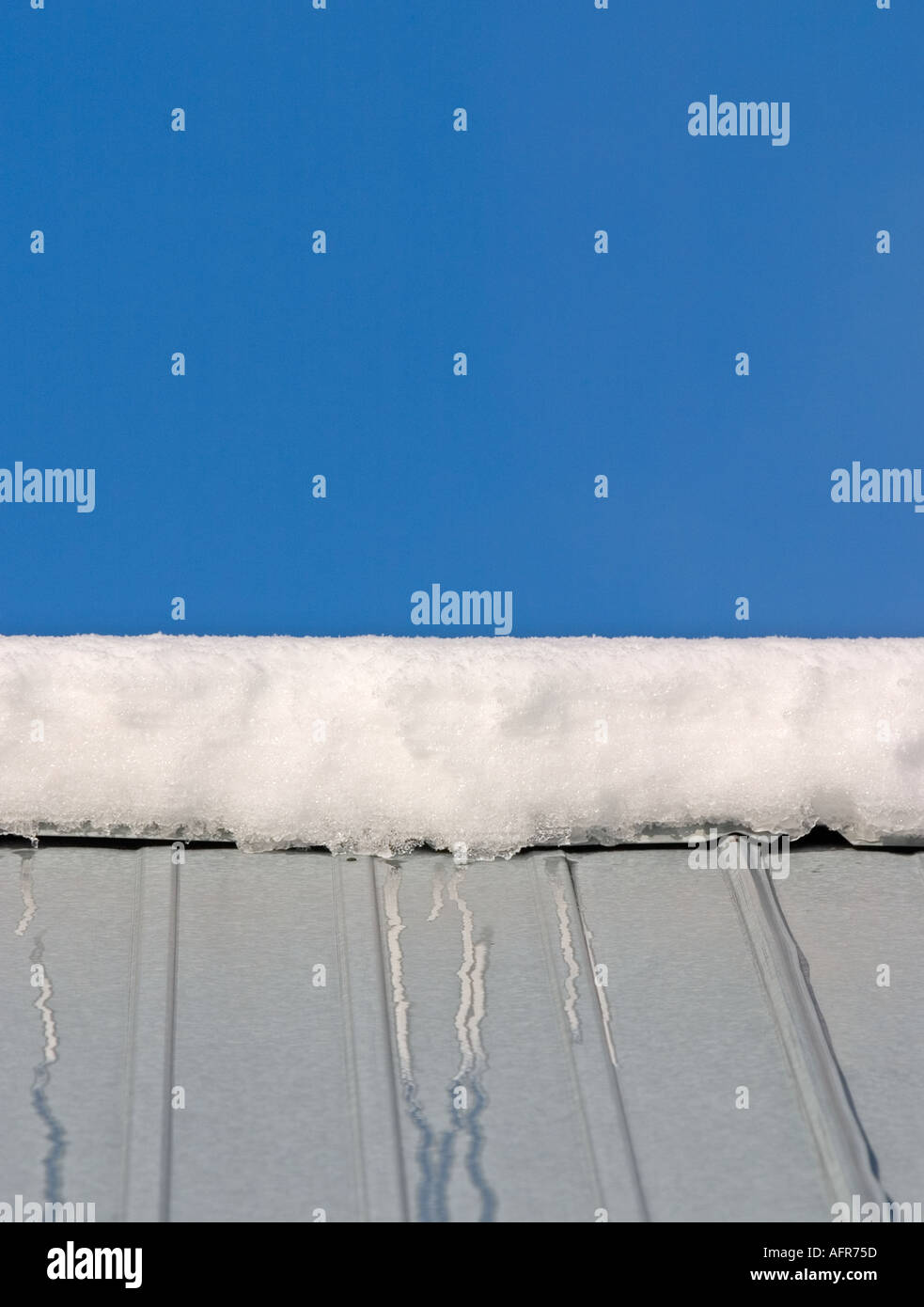 Melting snow roof hi-res stock photography and images - Alamy