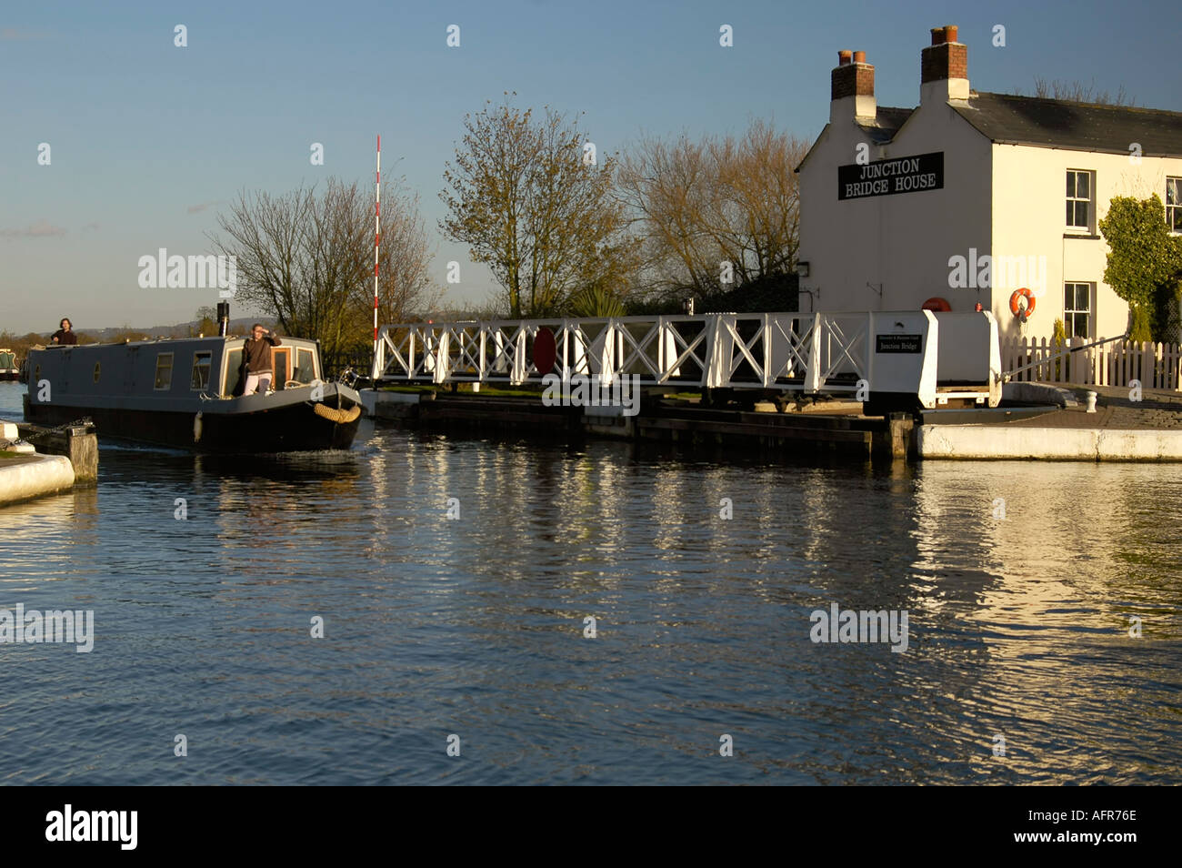 Junction Bridge House Narrow Boat Saul Juntion Stock Photo - Alamy